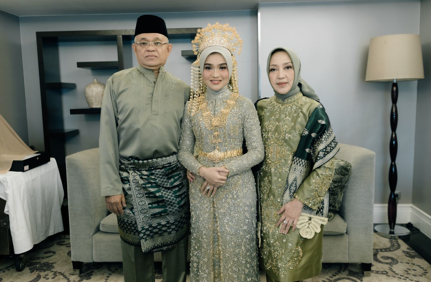 Aceh Traditional Wedding of Sarah & Irfan - Aceh Traditional Wedding of ...