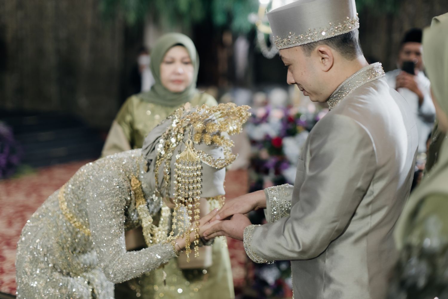 Aceh Traditional Wedding of Sarah & Irfan - Aceh Traditional Wedding of ...