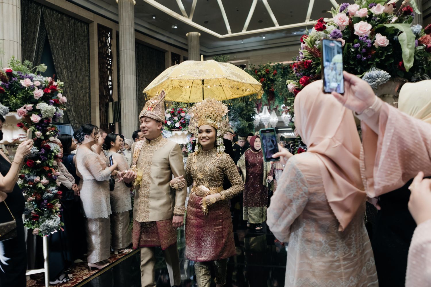 Aceh Traditional Wedding of Sarah & Irfan - Aceh Traditional Wedding of ...