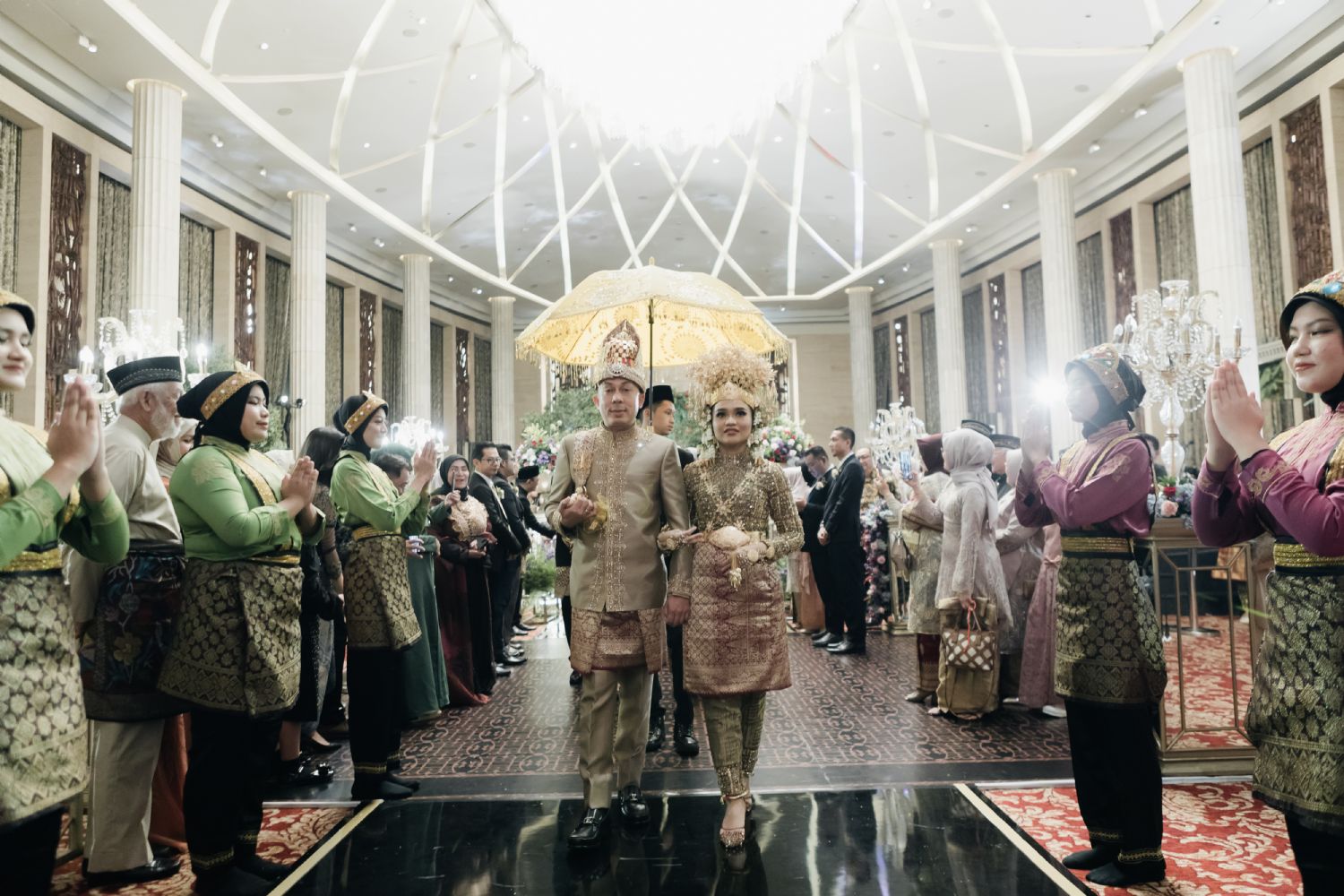 Aceh Traditional Wedding of Sarah & Irfan - Aceh Traditional Wedding of ...