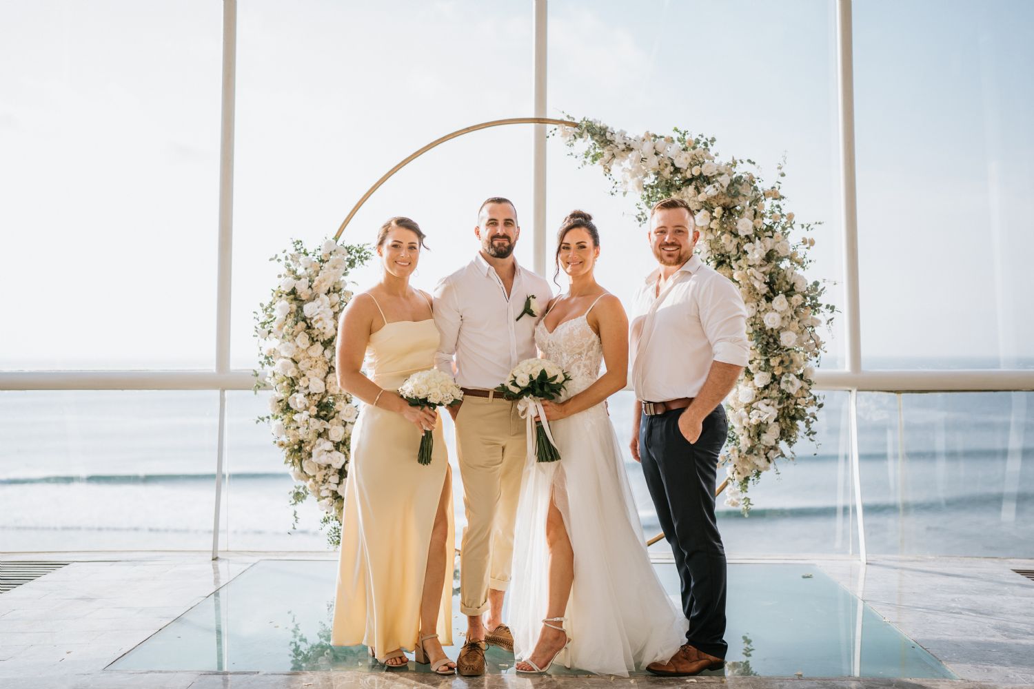 Ditemani Sunset, Ini Intimate Wedding ala Stevie & Rob di Bali - Stevie ...