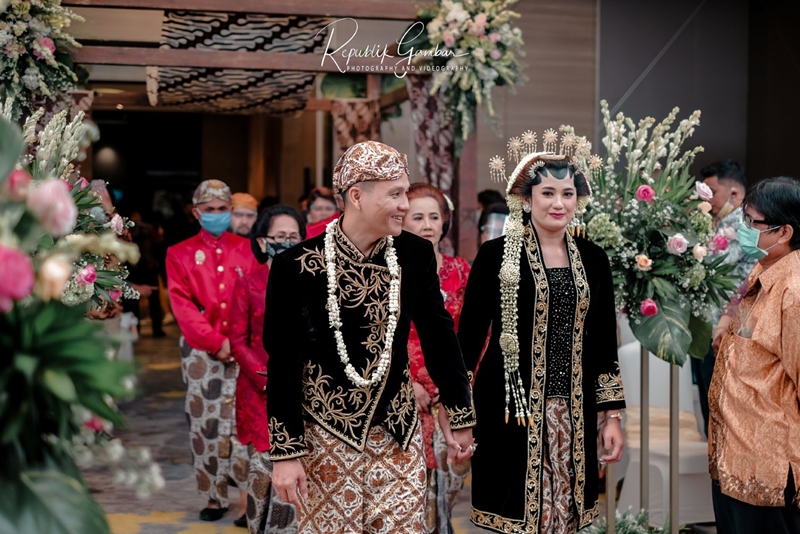 Ms. Astari Putri & Mr. Putut Haryo - Ms. Astari Putri & Mr. Putut Haryo ...